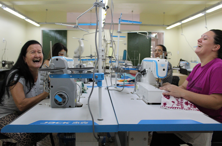 Dia da costureira: tudo sobre a profissão que transforma vidas | Estilo ...